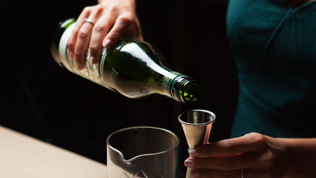 What to Mix with Tanqueray Gin – Saucey Blog