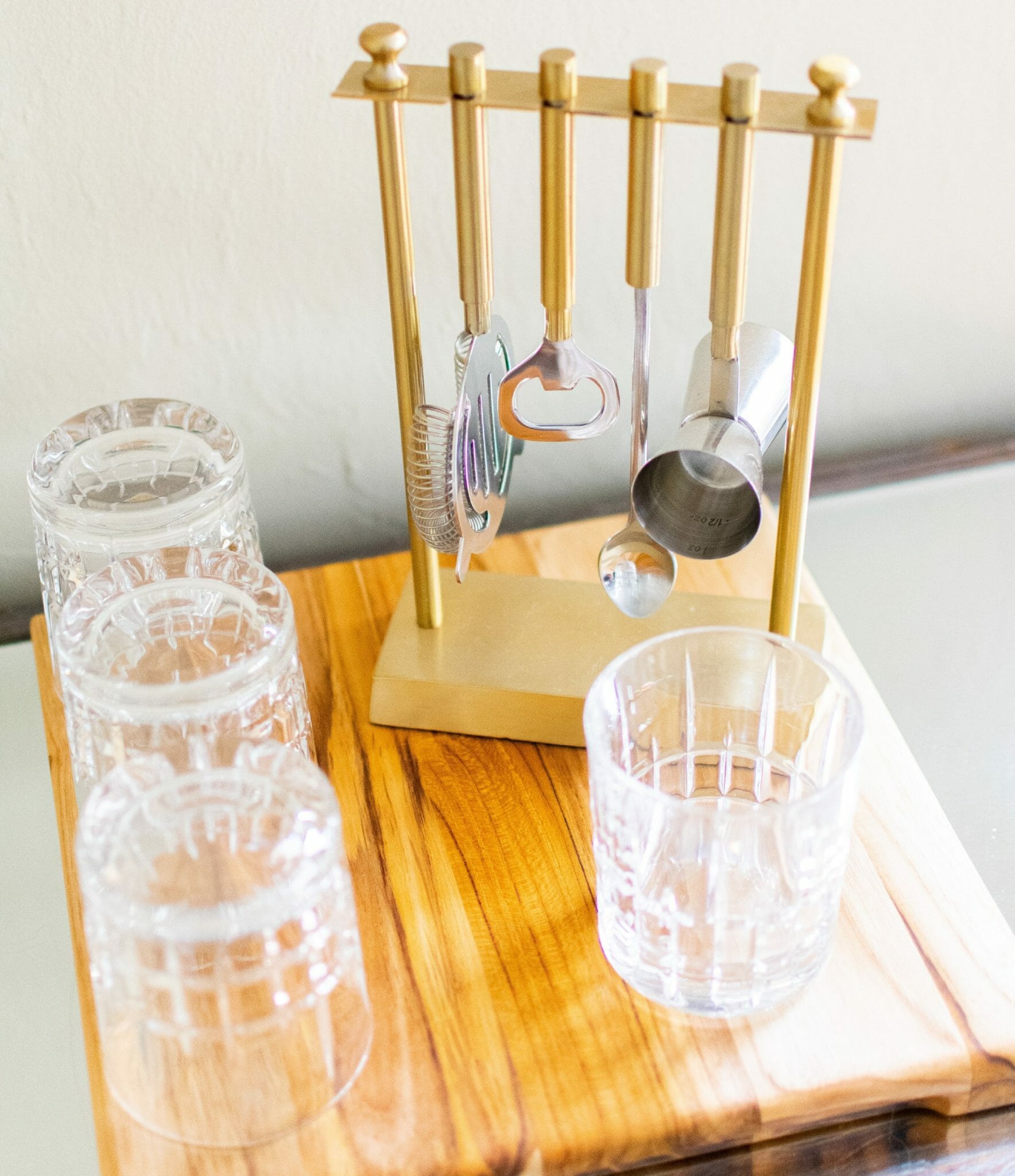 How to Make Cocktails and Mixed Drinks: A Beginner’s Guide to Mixology